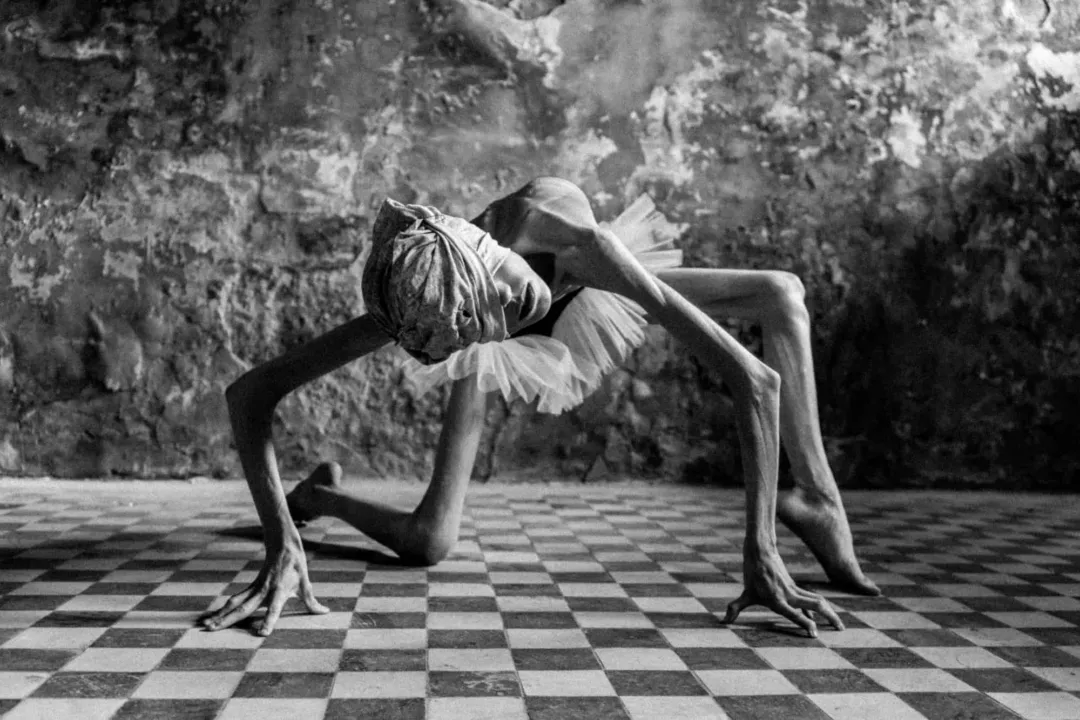 Zdzisław Beksiński - Anguish and Decay - Horror d'Elite